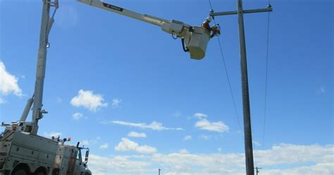 Bucket Truck And Live Line Tool Testing Kinectrics