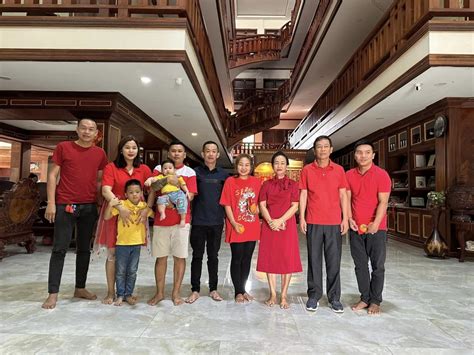 មកស្គាល់ អ្នកឧកញ៉ា ភួ វាសនា