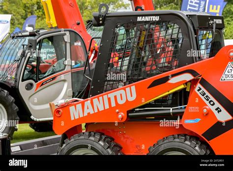 Logotipo De Manitou 2024 Winter Service New Holland Manitou