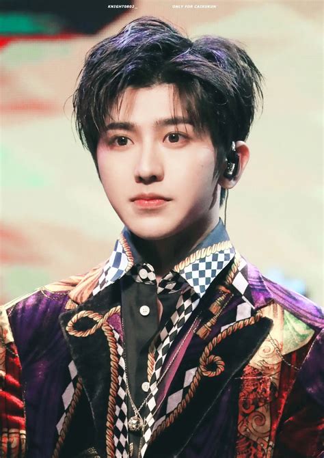 Cai Xukun Stared Intently At The Eyes Of This Girl Group Member And