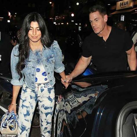 عکس لندن‌گردی بدنساز مشهور جهان و همسر ایرانی‌ اش اقتصاد24