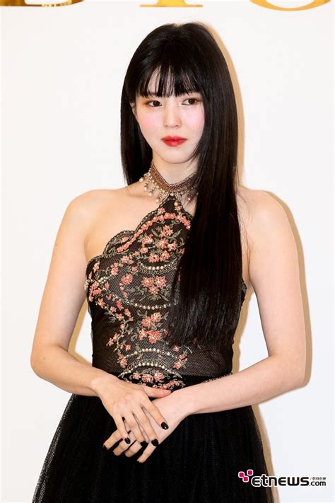 [et포토] 한소희 섹시한 어깨라인 전자신문