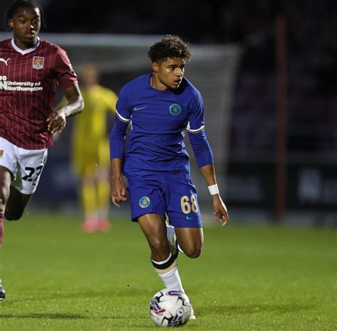 Leicester Boss Ruud Van Nistelrooy Could Give Debut To Michael Golding