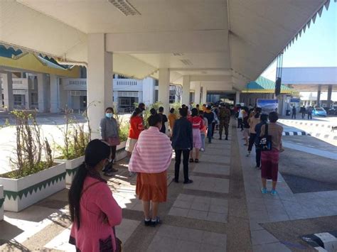 ထိုင်းနိုင်ငံမှ မြန်မာနိုင်ငံသားများ မြဝတီ အမှတ်၂ ချစ် ကြည်ရေးတံတားမ