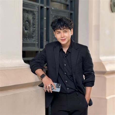 Life Queen Cosmetis By Zaw Linn Htun Yangon