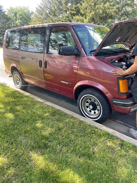 1994 Gmc Safari Passenger · Red