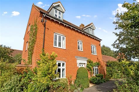 Wykeham Path Aylesbury Hp19 5 Bed Detached House For Sale £575 000
