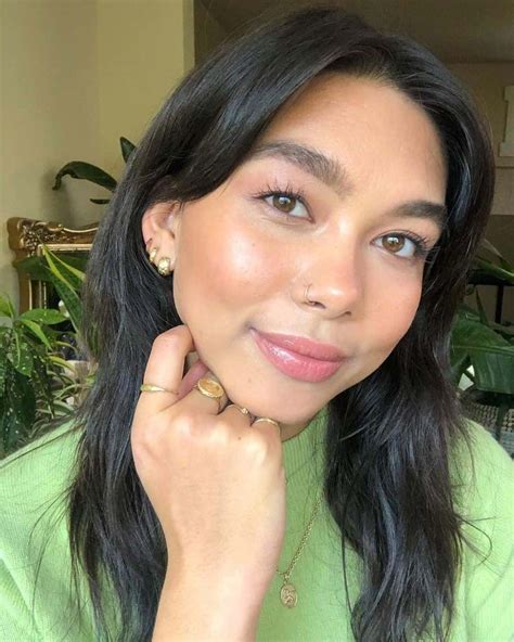 Round Face Makeup Tips