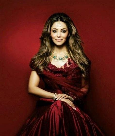 “Мы вместе 40 лет а я до сих пор ревную ее ко всем подряд” Шахрукх Кхан показал 53 летнюю жену