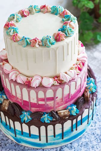 밝은 배경에 초콜릿의 색깔 얼룩3 층 색 케이크 메뉴 나 과자 카탈로그 웨딩 케이크사진 3 명에 대한 스톡 사진 및 기타 이미지 3 명 결혼 의식 결혼식 Istock