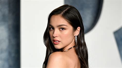 Olivia Rodrigo Shares Bare Faced Bedroom Photo That Has Fans Saying The