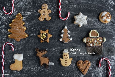 다양한 수제 진저 브레드 크리스마스 쿠키와 사탕 지팡이 플랫 레이 구성 0명에 대한 스톡 사진 및 기타 이미지 0명 12월 갈색 Istock