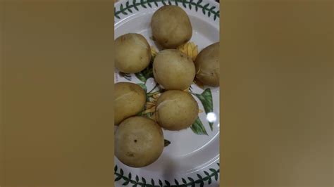 삶은 감자 먹어요~ 김이 모락모락~ 뜨거우니 조심하세요~ Youtube