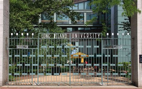 Liu Bk Gates At Long Island University Brooklyn