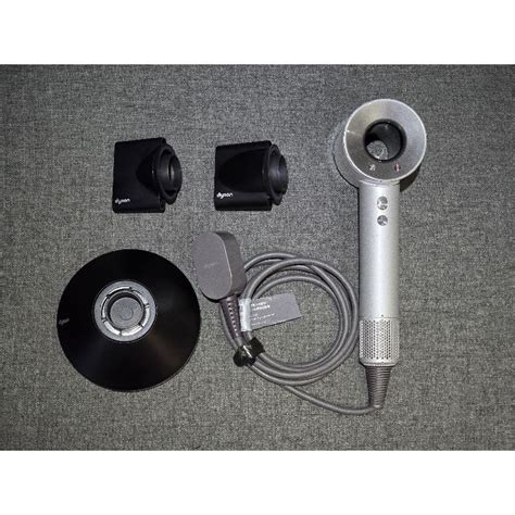 Dyson Hd01 吹風機 白色 極新 配件如圖 原價14600元 售5000元 蝦皮購物