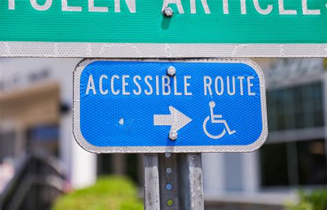 접근성과 포용성 핸디캡 표시는 장애인에 대한 평등한 기회와 지원을 의미하며 장벽 없는 사회를 촉진합니다 장애인 권리에 대한 스톡