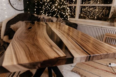 Обідній стіл з дерева горіха та епоксидної смоли 25 000 грн Кухонні меблі Рівне на Olx