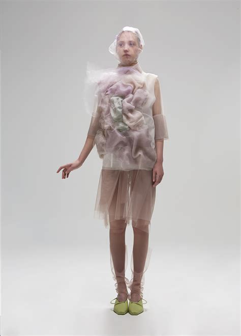 Ying Gao Creates Robotic Clothing That Reacts To The Chromatic Spectrum