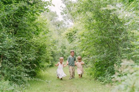 Fun Family Activities to Incorporate into Your Outdoor Photoshoot - Reflections by Karen Byker