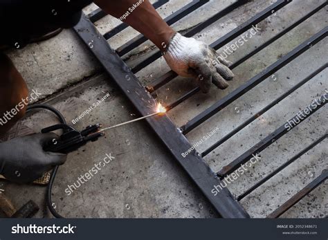3926 Imagens De Gate Welding Imagens Fotos Stock E Vetores Shutterstock