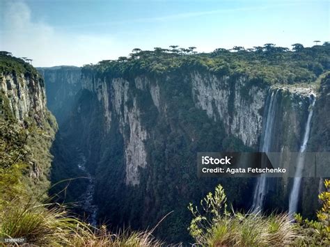 Air Terjun Itaimbezinho Canyon Taman Nasional Serra Aparados Ngarai