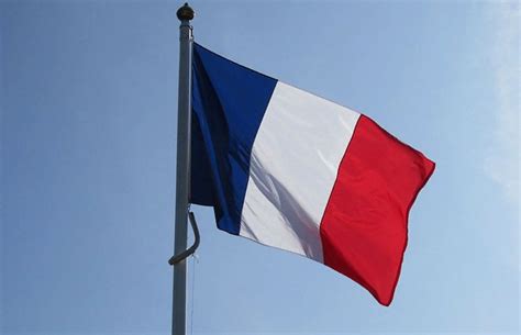 На смену правительству во Франции придут более опасные силы заявили в ЕС