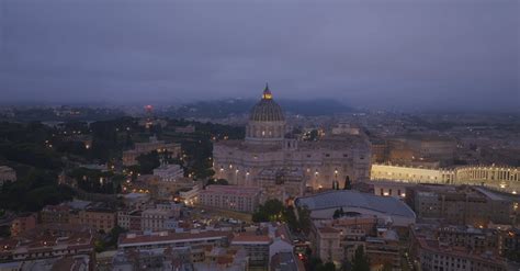 가벼운 가톨릭교 건축 공중 관광 교회 구름 낀 하늘 기독교 대성당 도시 풍경 도시의 도시의 불빛 돔 랜드
