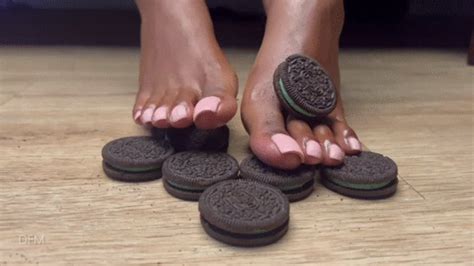 Oreos Smashed By Sexy Pinky Toes Dallasfootmodels Entertainment
