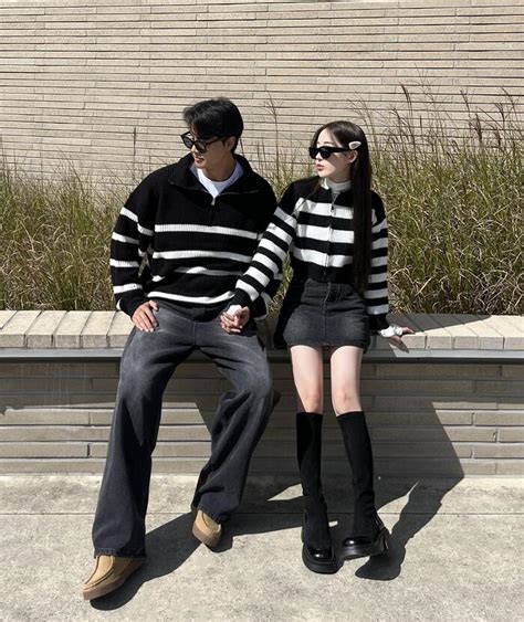 엄라이브 초특가 2사이즈세트가능 단가라 시밀러룩 남녀공용 반집업 하찌 니트 여자 크롭 가디건 스트라이프 가을 겨울 흑청 스커트 팬츠 세트 커플룩 데일리룩 꾸안꾸 커플