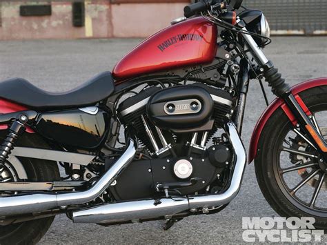 Harley Davidson 883 Iron Red