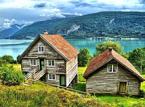 Пазл два дома разгадать онлайн из раздела Пейзажи бесплатно