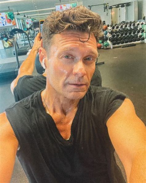 Live Host Ryan Seacrest Looks Offended As His Physique Is Questioned On Live Tv After Flaunting