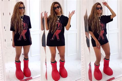 Celebrities Wearing Big Red Boots 60 Photos Moonagedaydreamfilm