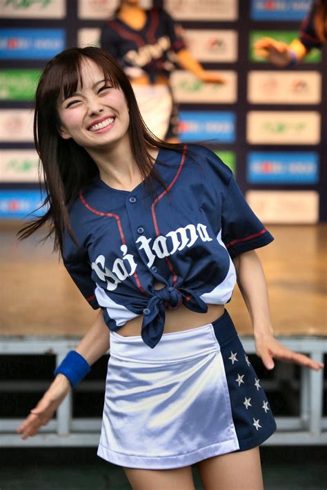【画像】エチエチチアガール大開脚をしてしまうw つるには速報