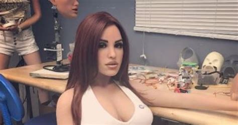 Pour 15 000 ces robots sexuels peuvent même tenir une discussion