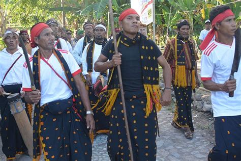 Tarian Tradisional Khas Nagekeo Tampil Di Festival Pantai Enagera