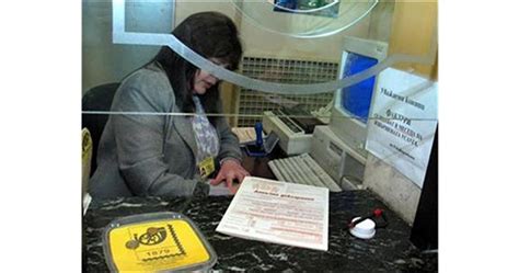 Утре изтича срокът за плащане на данъка с отстъпка