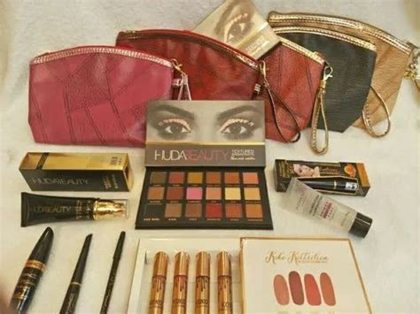 Makeup Huda Beauty Set At Best Price In Bilaspur By Cinderella Wardrobe