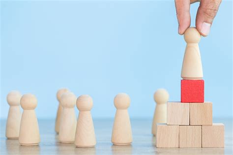 성공적인 비즈니스 팀 리더 개념으로 비즈니스 인적 자원 채용 직원 및 인재 관리를 손 개념에 대한 스톡 사진 및 기타 이미지 개념 개발 개선 Istock