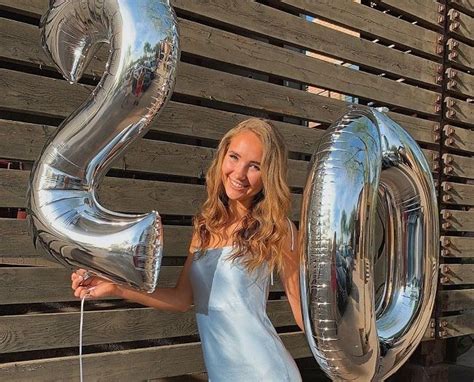 Erin Thumann Bio Net Worth Height Single Nationality Facts