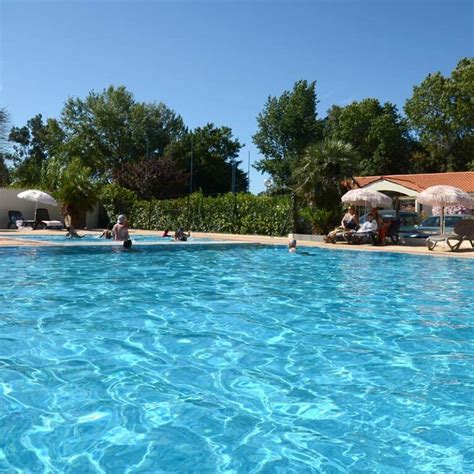 Un Camping 3 étoiles Avec Piscine Chauffée Par Le Soleil De Vendée