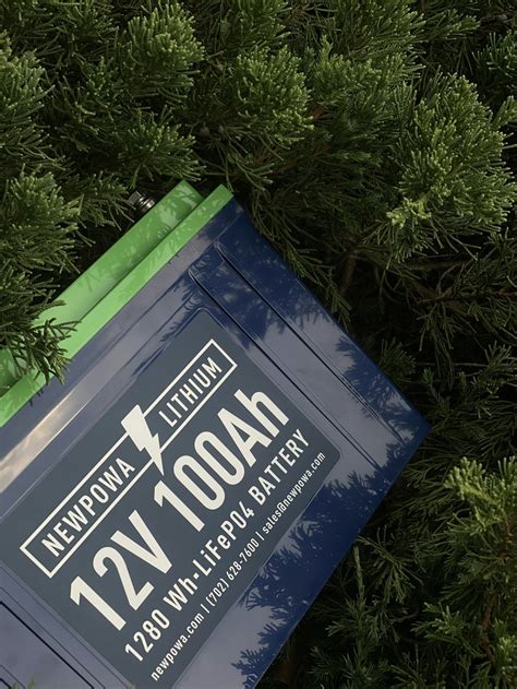 흰색 텍스트가 있는 파란색 기호 사진 Unsplash의 무료 광고 이미지