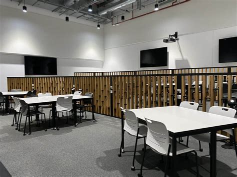 Tour Of The Engineering Department Building At The University Of