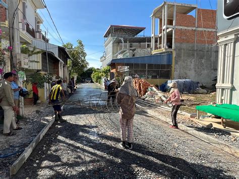 ប្រជាពលរដ្ឋក្នុងសង្កាត់ចោមចៅទី៣ទទួលបានផ្លូវបេតុងមួយខ្សែ សារព័ត៌មាន នគរវត្ត