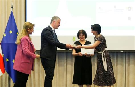 ბაღის აღმზრდელებს შორის გამართული კონკურსის გამარჯვებული გამოვლინდა Skolamdelebi Ge