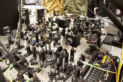 Engineers Create Photonic Switch That Overcomes Routing Sizespeed