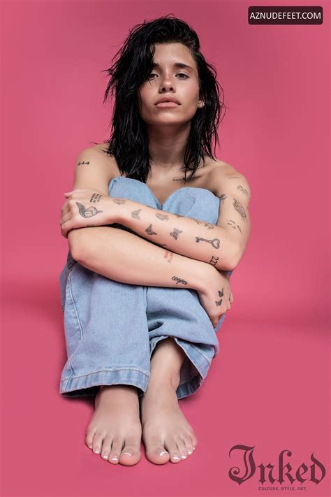 Nessa Barrett Feet Aznudefeet