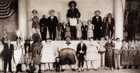 20 Old School Photos That Capture The Chaotic Spirit Of Circus Life