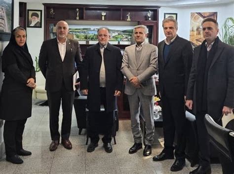 نشست مشترک مدیران بانک ملی با سرپرست و عضو هیات مدیره شرکت صنایع چوب و