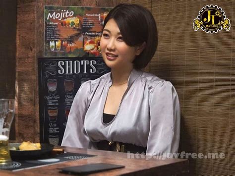[hd][meko 095] 「おばさんを酔わせてどうするつもり？」若い男女で溢れ返る相席居酒屋で一人呑みしている熟女を狙い撃ちで口説いてお